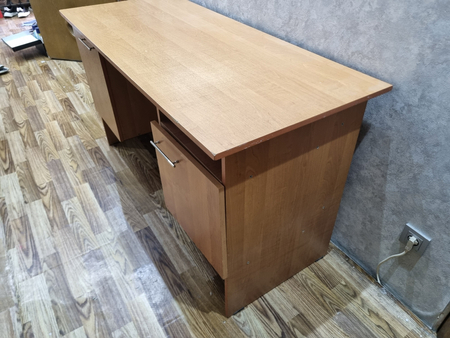 Срочно продаю Б/у Парта для детской или спальной комнаты
