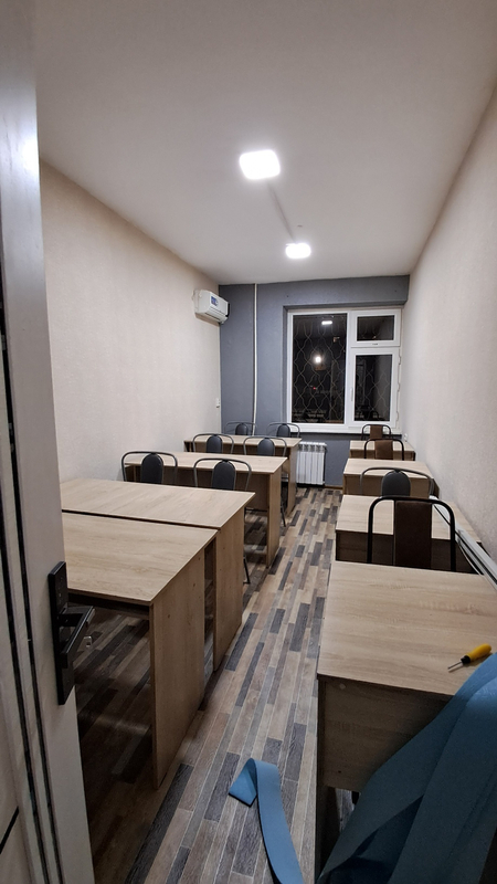 Parta va  stul sotiladi arzon narxda. Komplekt 400 ming so’m.
