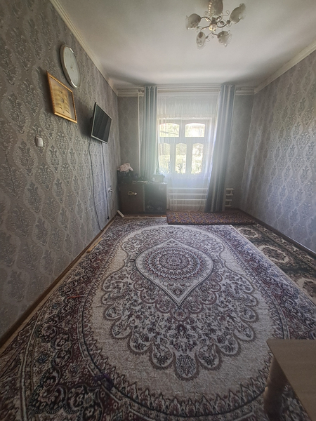 Kvartira 1 xonali  sotiladi 5 etajli dom 3 qavatida