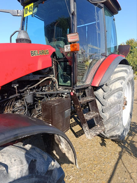 Belarus traktor  sotiladi