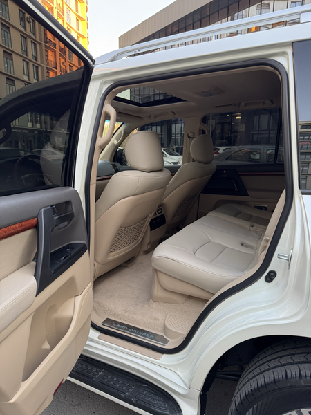 Tayota Land Crusier 200