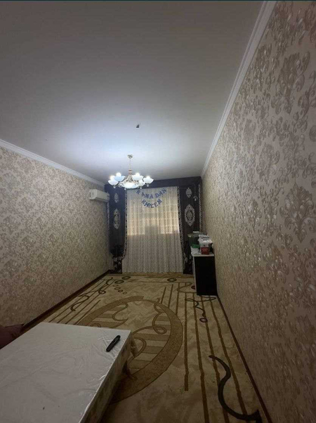 Шошилинч! Коратошда 3 хонали, 2-кават, 4 каватли уй, майдони 100 м2.