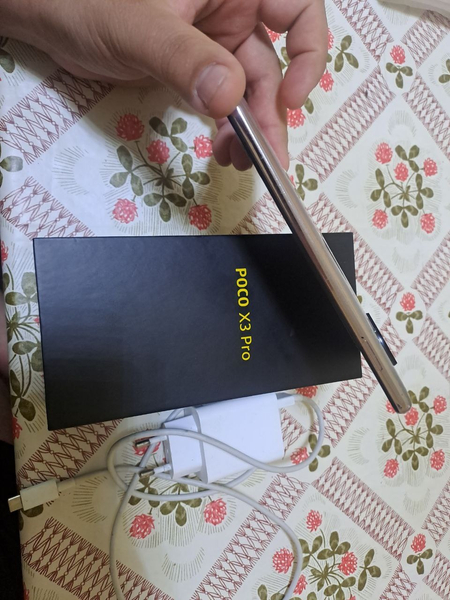 Poco x3 pro sotiladi 256gb qarobka va zaryatchik 67v bor