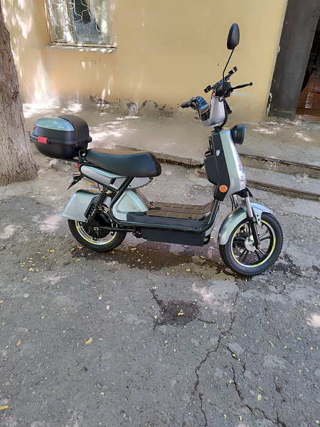 Velosiped va elektro skuter sotaman