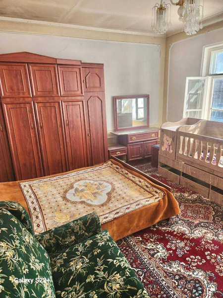 Продается участок с домом под застройку.