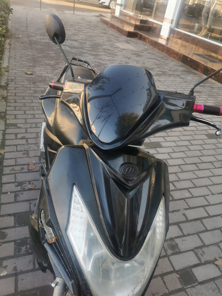 Skuter sotiladi pul zarul