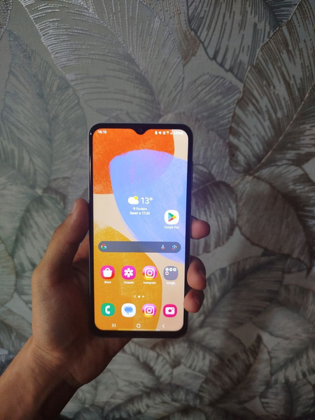 Telefon sotiladi Samsung F13