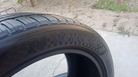 275 40 R19 Nankang