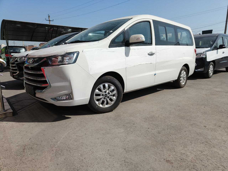 JAC M4, Eng arzon narxda, Rasmiy diller