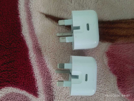 1. Iphone оргинал  зарядчиклар. \\n\\n2. Карманный вайфай сотилади.