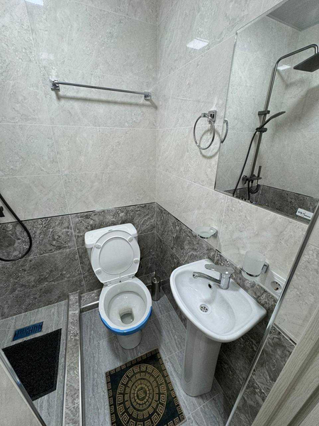 Чиланзар-6 ТЦ Парус 1-комнатная 1/4 25 м² кирпич евроремонт