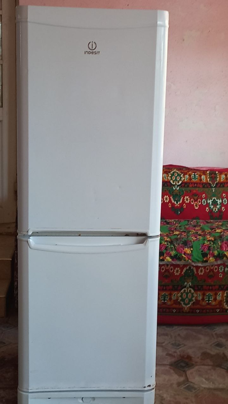 Холодильник Indesit
