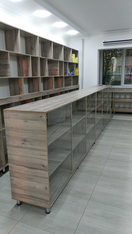 Продам полки ветрины шкаф для магазина