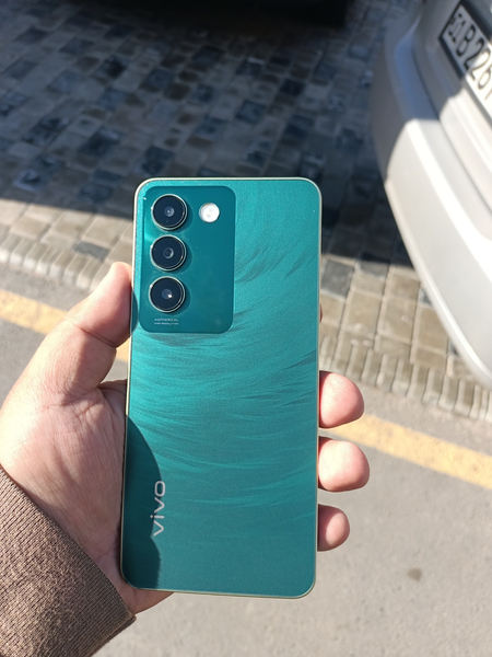 Vivo Y100 Green.