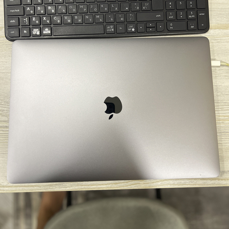 Macbook pro 15 2017 i7 512gb