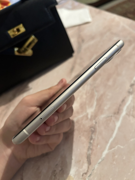 Продается б/у iPhone 11 белый. Sotiladi oq b/u iPhone 11