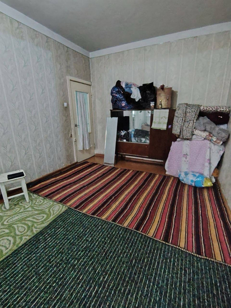 Чилонзор тумани 14 мавзе 2/4/4, 52 м2 квартира шошилинч сотилади