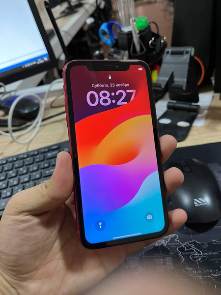 Iphone 11 . Red 64