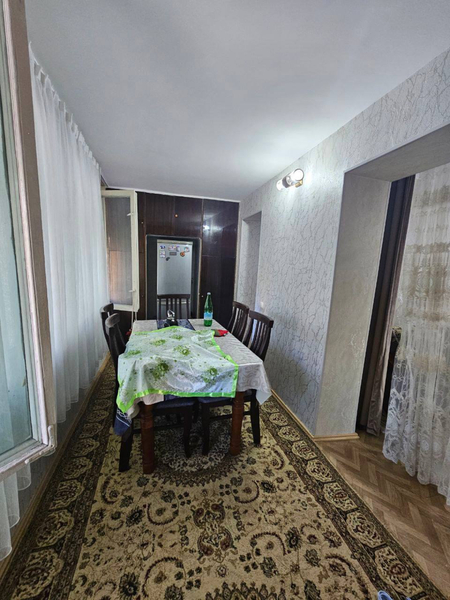 Продается квартира 4/2/4