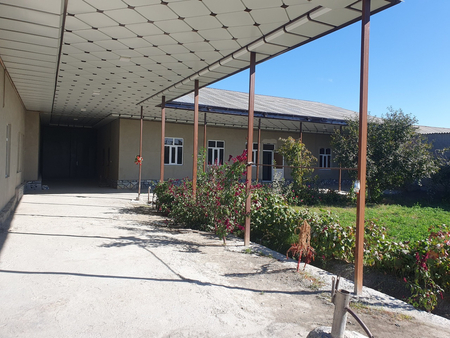 Xovli sotiladi 18 sutik 8 ta xona