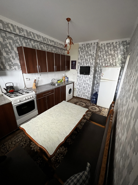 Двух комнатная квартира в трехлистике 7ой м-район (80й магазин)