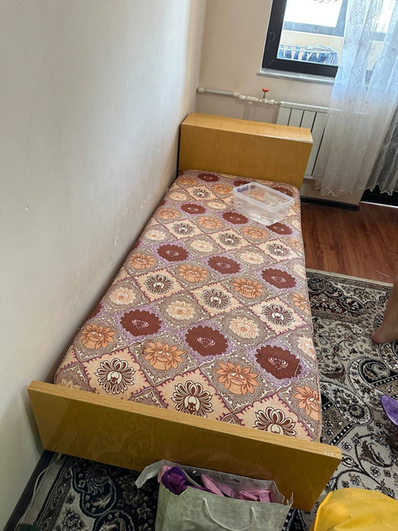 Продаёт спальный гарнитур детский