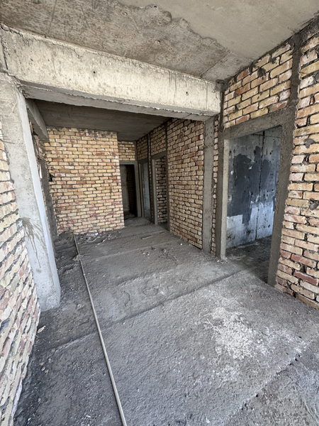 Eshonguzar City 133 kvadrat 63000$ srochna sotiladi