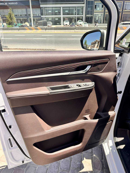BAW M7 MPV Luxury