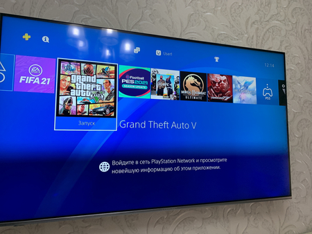 Playstation4 slim 500g два джестик  и 8 игр как на фото
