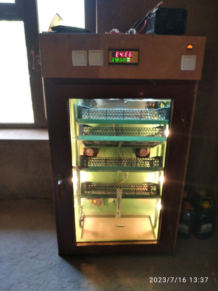 Inkubator sotiladi