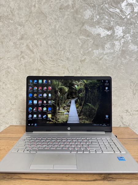 HP 15-dw3033dx / i3-1115G4 / 8GB / SSD 256GB