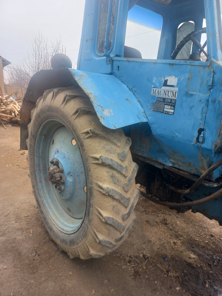 Traktor belarus yili 84
