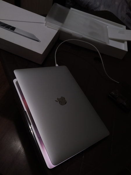 MacBook PRO в идеальном состояние. Полный комплект/