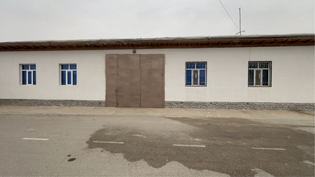 Hovli uy sotiladi