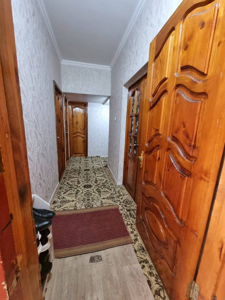 Kvartira sotiladi yevroremont qilingan barcha sharoitlarga ega