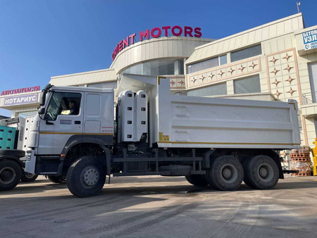 Автосамосвал Sinotruk Howo 6x4 CNG - 25 тонн