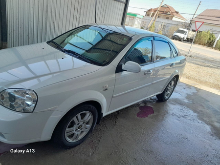 Ласетти 1.8 сотилади