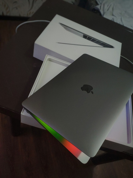 MacBook PRO в идеальном состояние. Полный комплект,