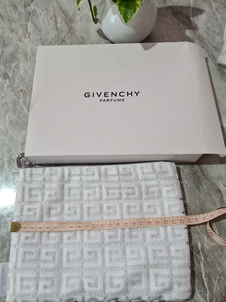 Косметичка от Givenchy