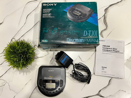 Sony D-T101 Discman, 1998
Portable AM/FM Radio
