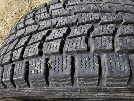 Срочно продам шина DUNLOP Идеальным состояние Made in Japan 235/55/181