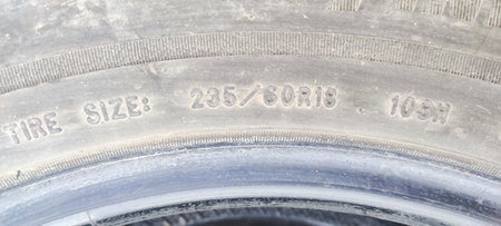 Балон 235,60,R18 комплект