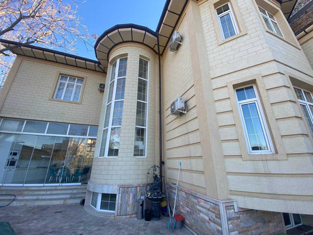 Аренда под Офис 350 кв.м на Раккат Махалла звоните