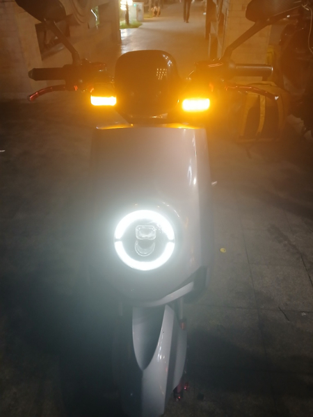 Skuter elektra yangi