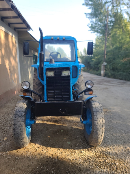 Traktor sotiladi