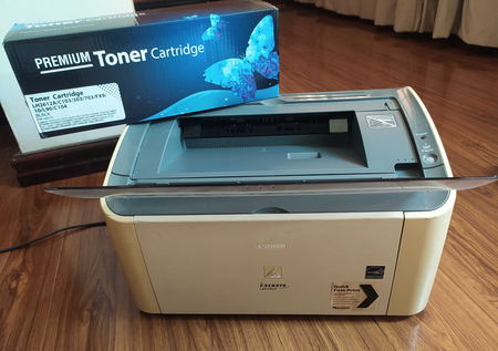 Продам принтер Canon LBP2900 + новый запасной картридж для неё