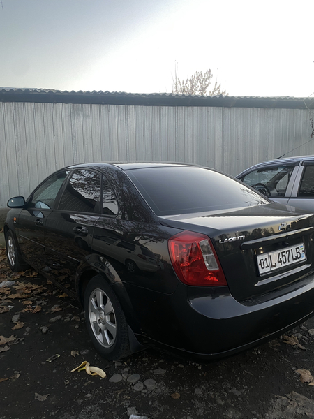 Lacetti sotiladi 2011