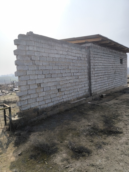 Продам дачу не далеко  от Ташкента на берегу реки.
