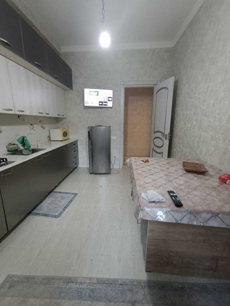 Чиланзар 19. 1 в 2 комнаты. На 1 этаже. Ориентир Базарчик.