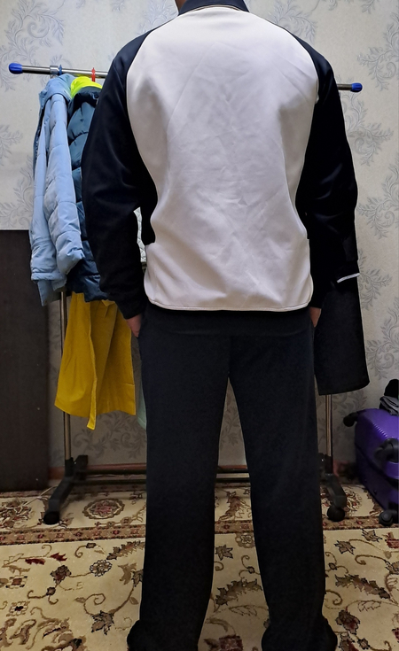Продам костюм спортивный мужской